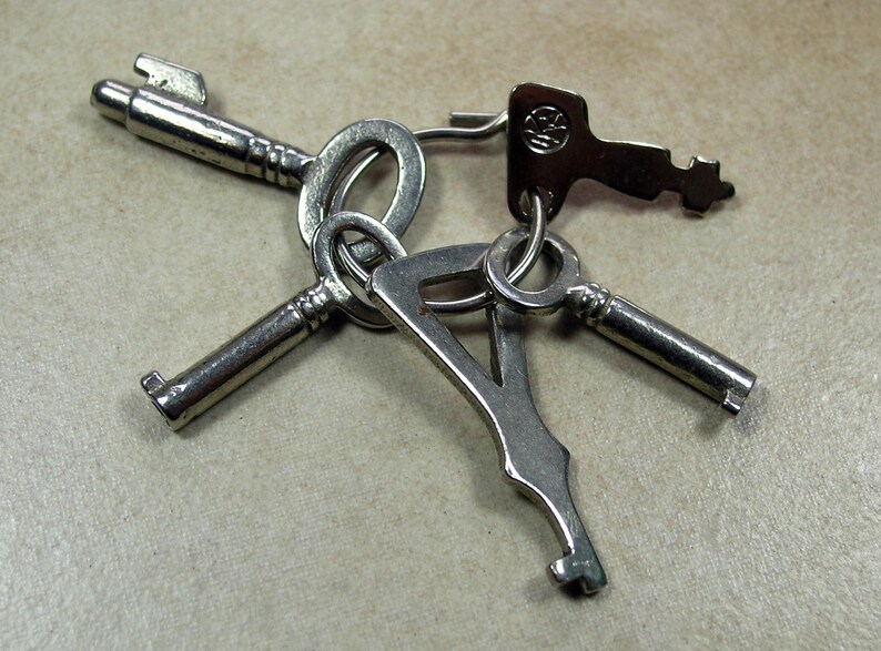 5 Small Vintage Keys, Miniature Antique Keys, Mini Collectible Steel ...