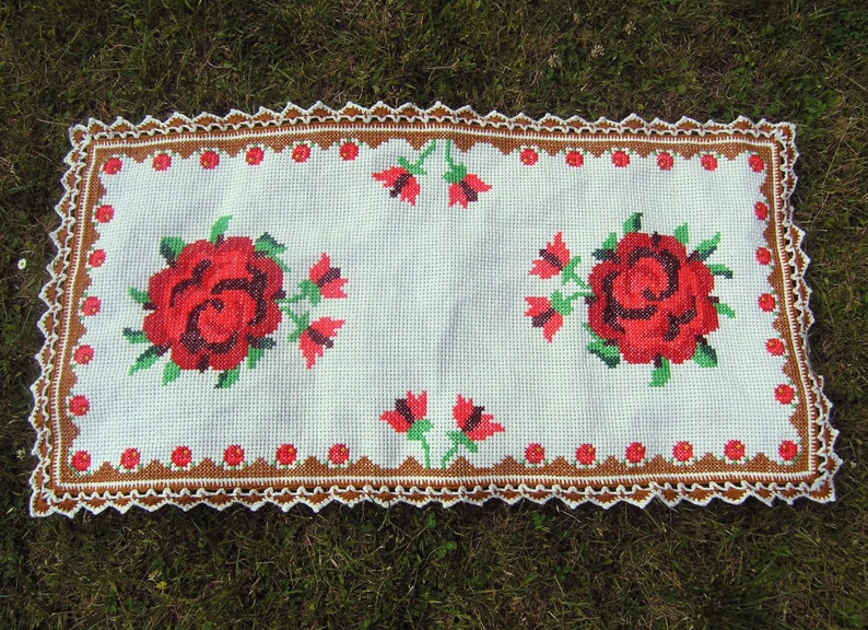 Vintage Table Runner Red Rose Floral Print Needlepoint Table - Etsy