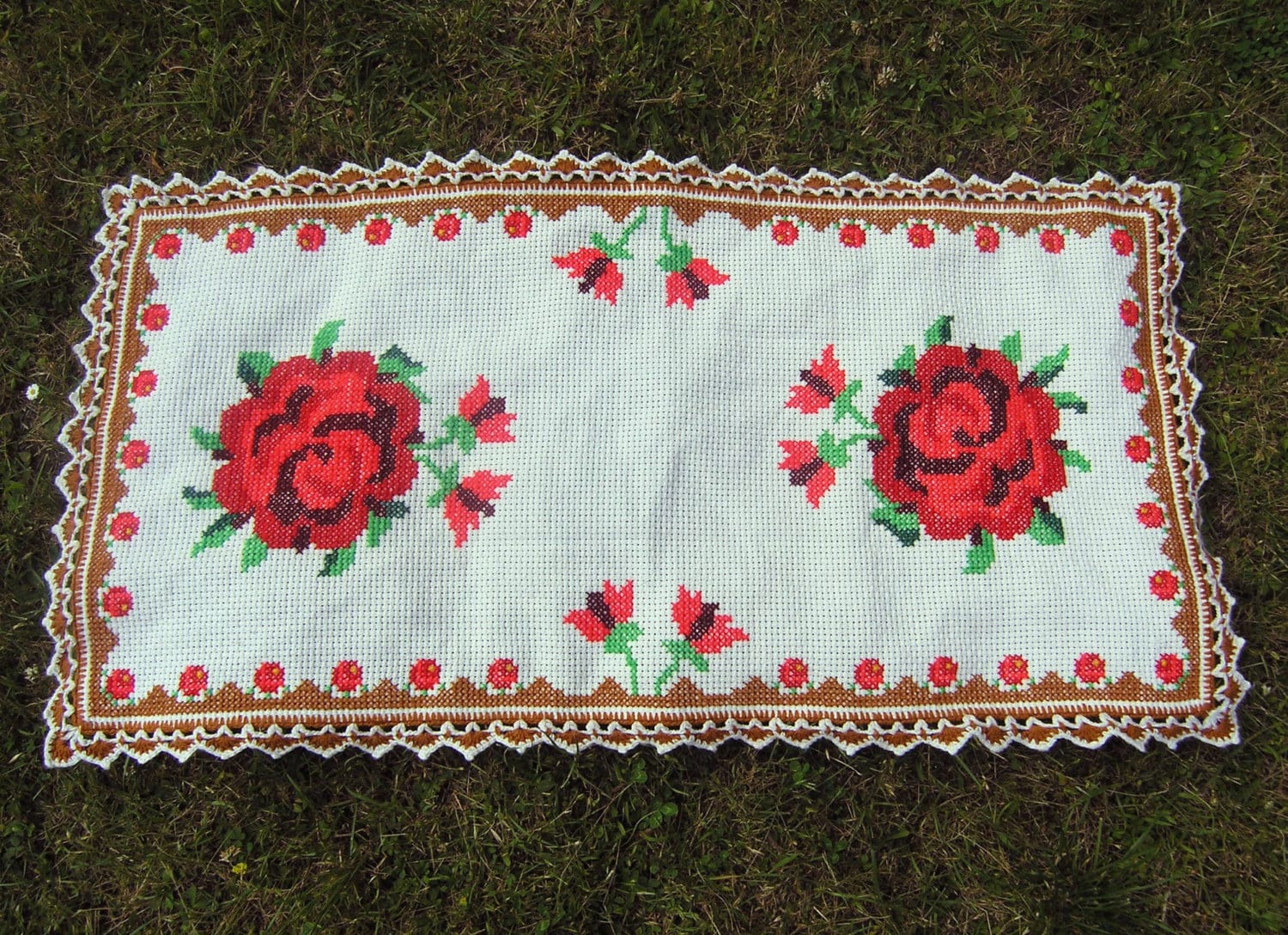Vintage Table Runner Red Rose Floral Print Needlepoint Table - Etsy