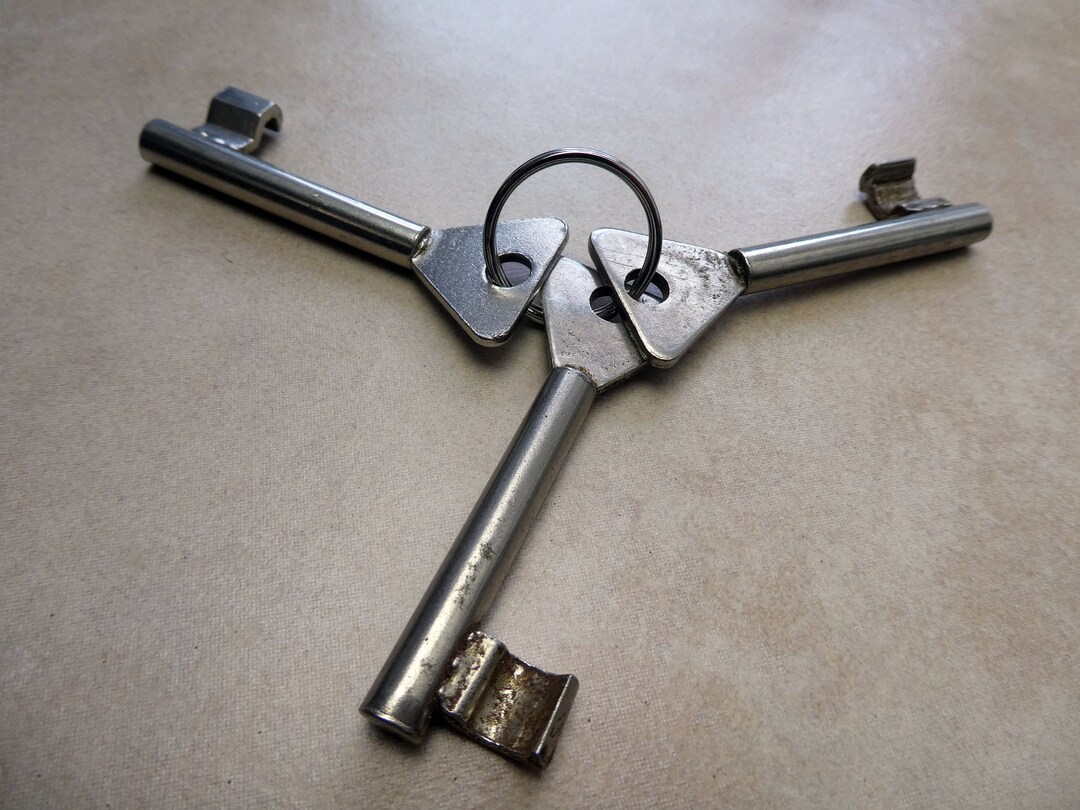 Set of 3 Triangular Vintage Keys, Steel Collectible Door Keys, Antique ...