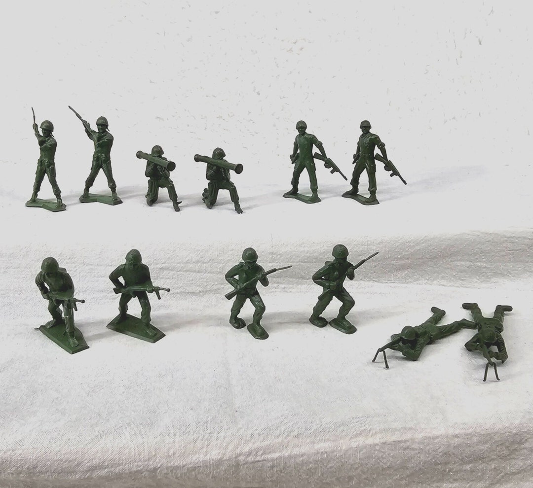 MPC Soldiers WWII Infantry Army Men Green Plastic Lot of 12 HO Scale ...