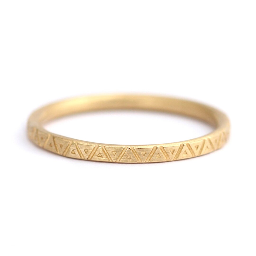 Dainty 14k Gold Geometric Engraved Ring: Triangle Pattern Wedding Band ...