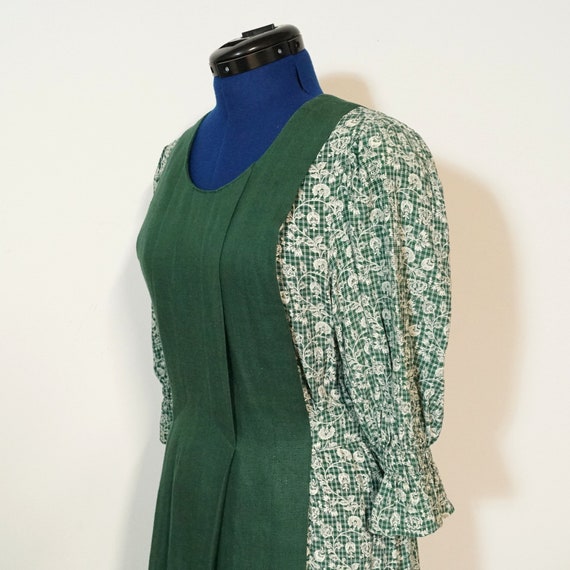 Traditional dress green white with half-length puff s… - Gem