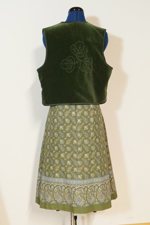 Traditional two-piece suit with velvet bolero and ple… - Gem