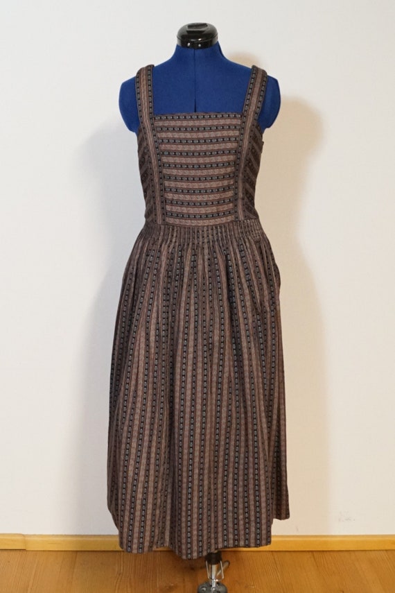 Traditional dress with stripe pattern, traditional sl… - Gem