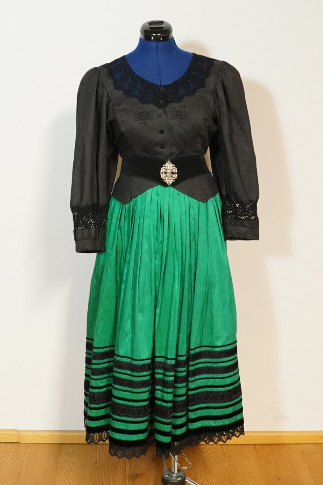 Traditional Costume Two-piece Set, Traditional Costume Skirt in Green ...