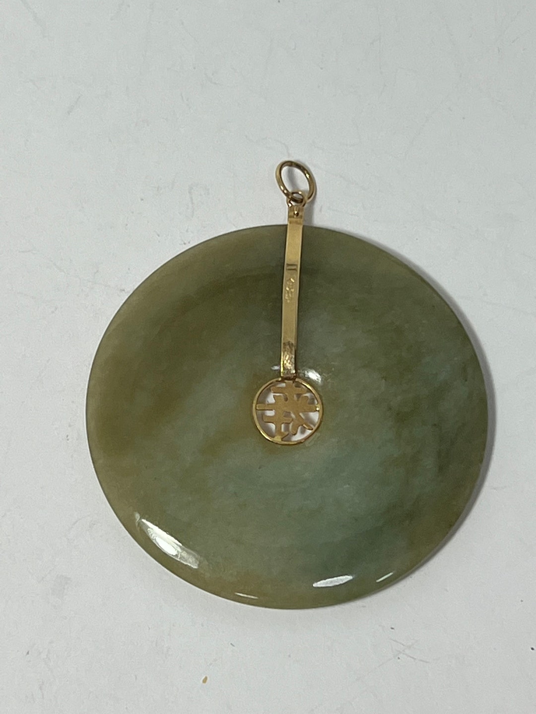 Vintage Carved Jadeite Disc and 14K Yellow Gold Pendant - Etsy