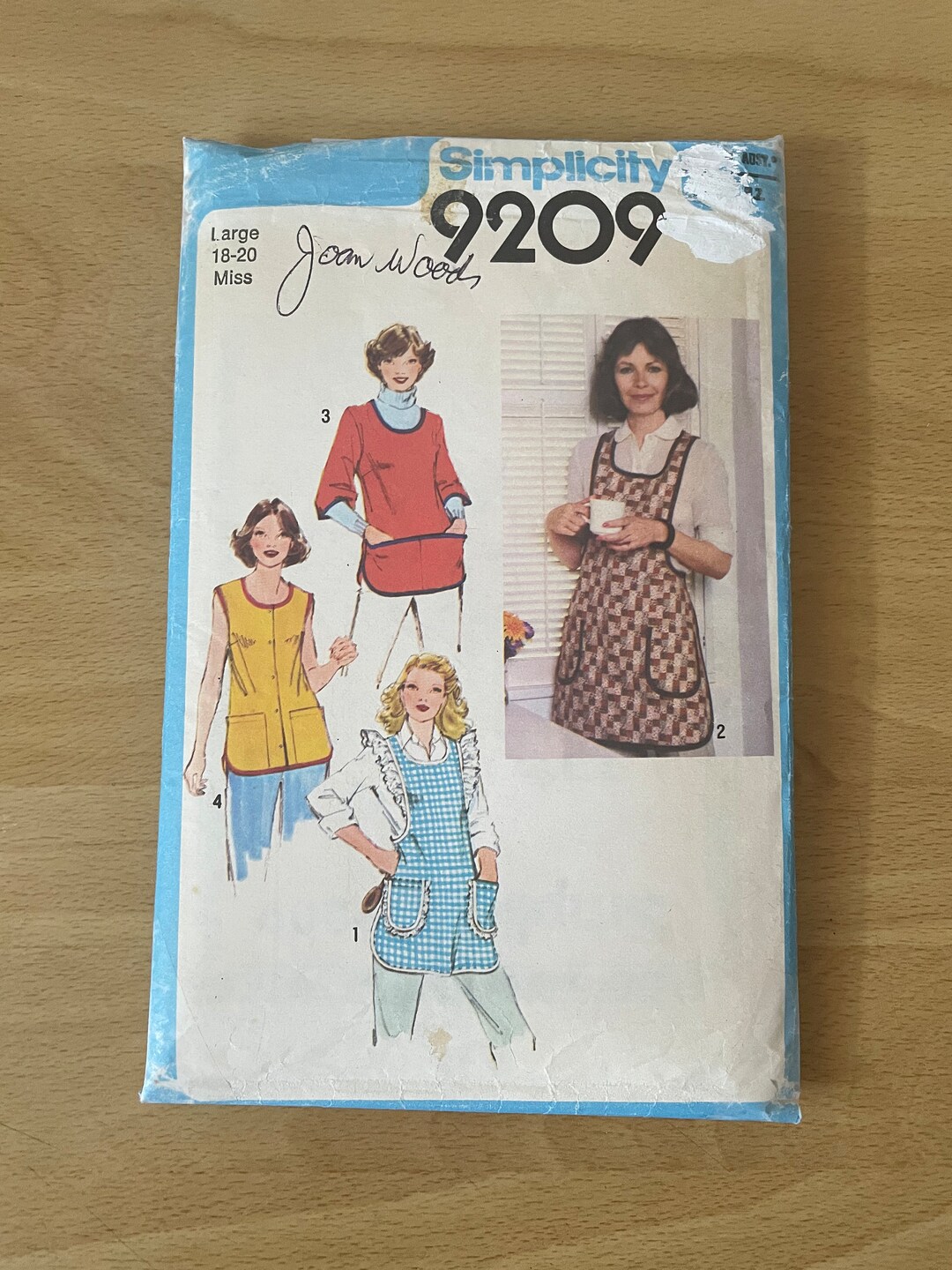 Simplicity 9209 Vintage 70s Set of Aprons Which Are Encased in Bias ...