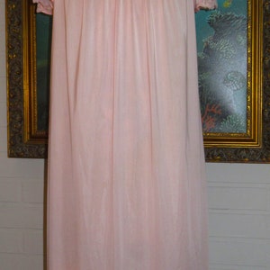 Vintage 50-60's Shadow Line Vanity Fair 2 Piece Set Peach Pink Robe ...