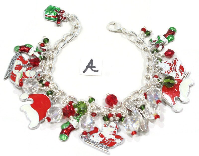 Christmas Bracelet, Holiday Charm Bracelet, Red Green Jewelry, Wreath ...