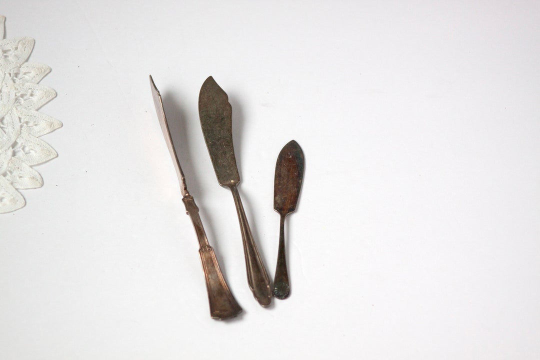 Vintage Antique Master Butter Knives / Spreaders One With Twisted ...