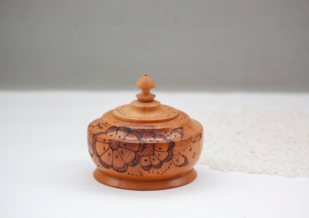 Small Wood Trinket Box With Lid and Etched Flowers - Etsy