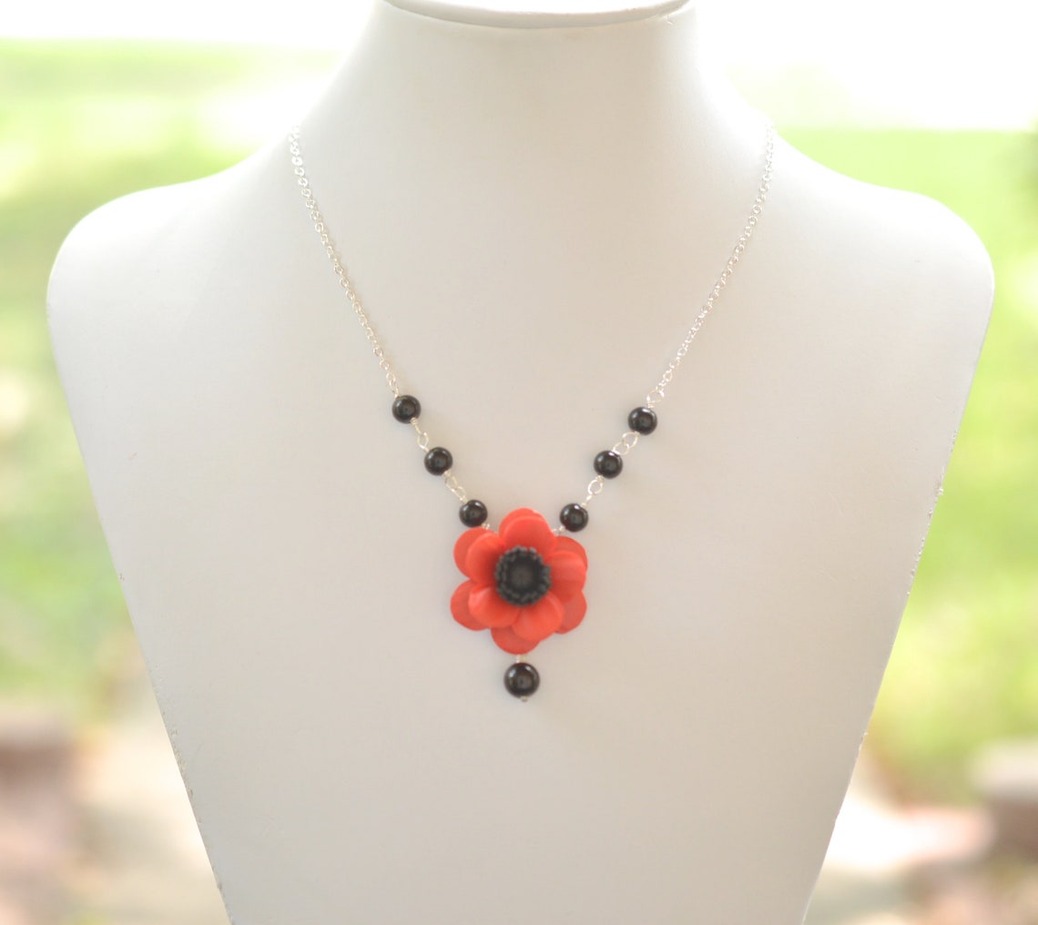 Red Poppy Centered Necklace. Poppy Flower Beaded Necklace. - Etsy