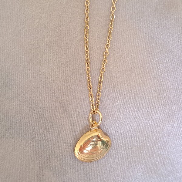 Gold Shell Necklace - Etsy