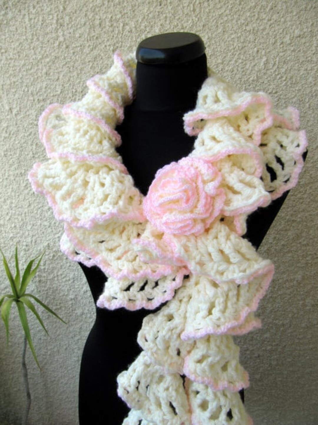 CROCHET PATTERNS Ruffle Scarf, Chunky Crochet Easy Pattern Scarf ''winter Honeymoon'', Carnation ...