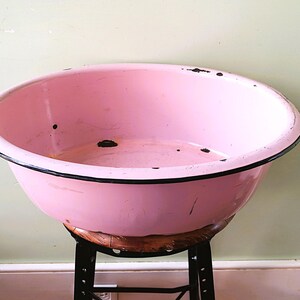 Vintage Oval Pink Enamelware Wash Basin Baby Bath Tub Worn With Chips ...