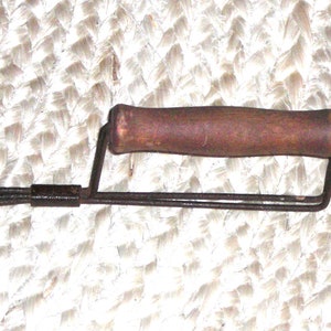 Antique Wire HEART Rug Beater Wood Handle - Etsy