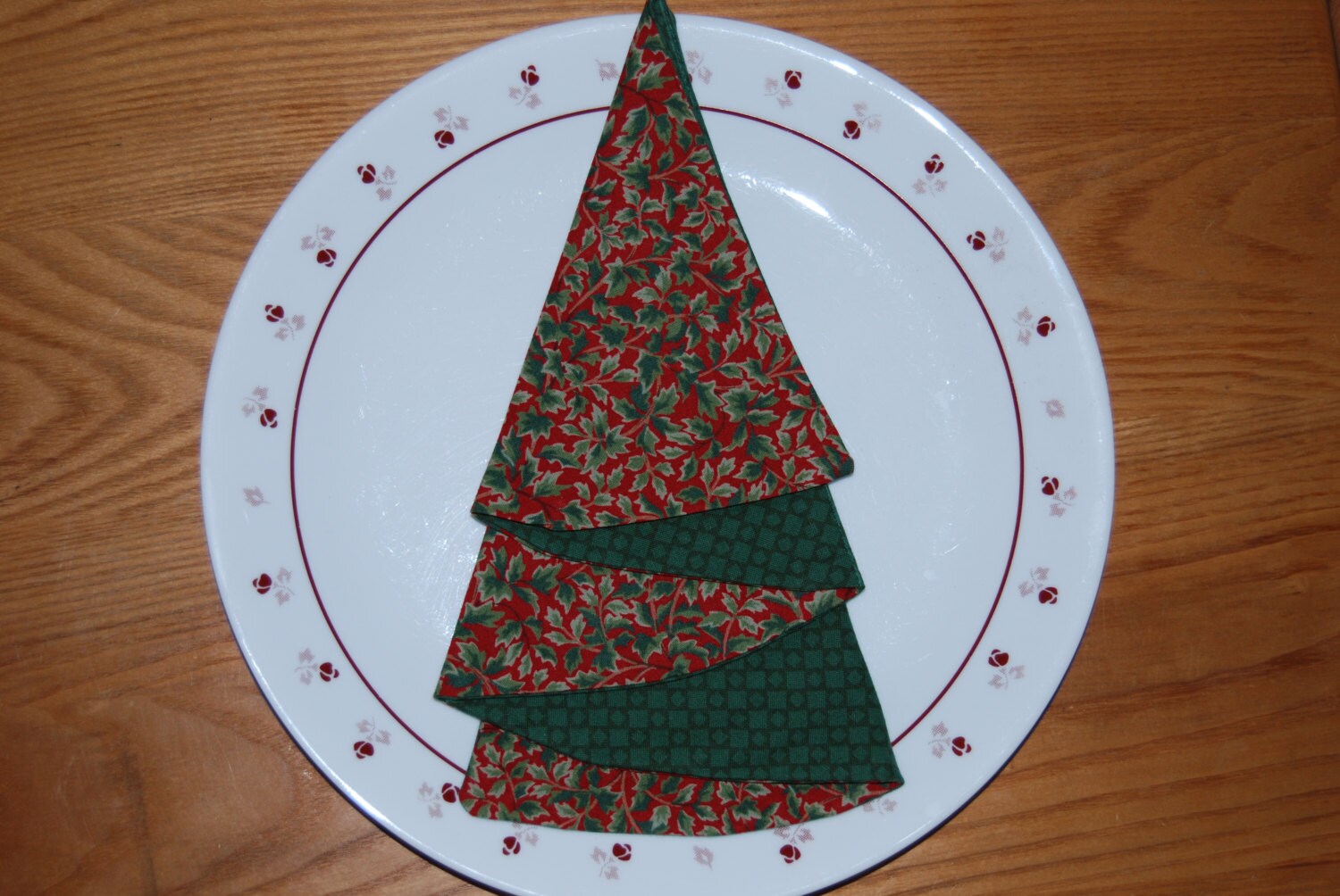 Set of 4 Christmas tree folded napkins | Etsy