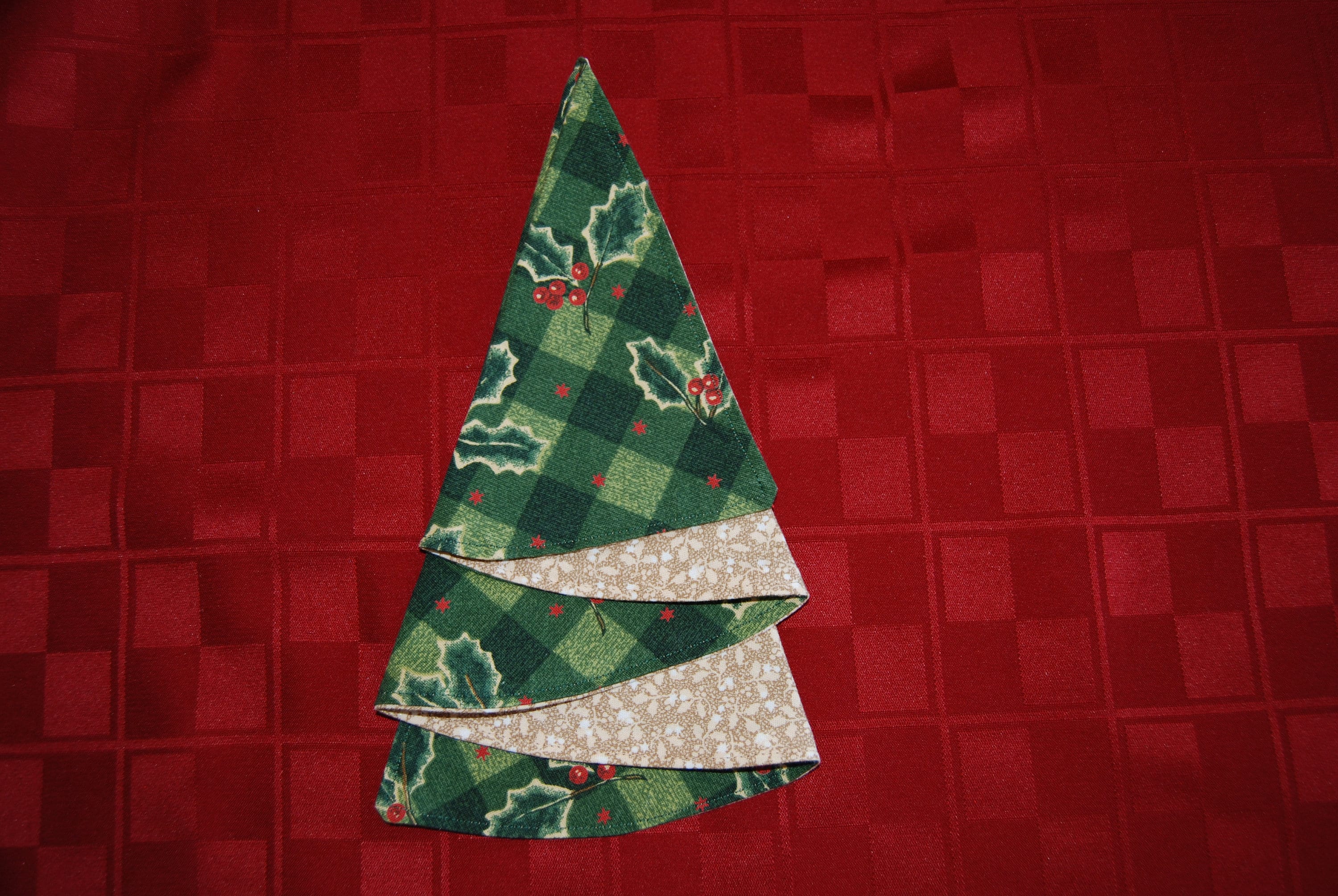 Set of 4 Christmas Tree Folded Napkins - Etsy