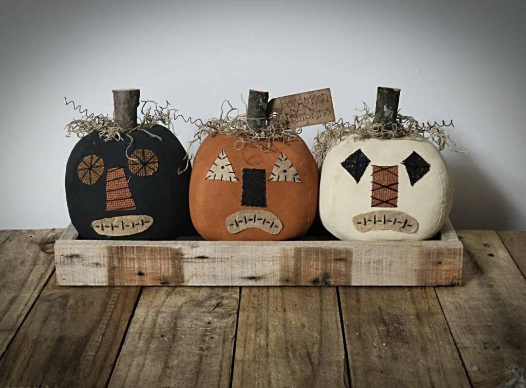 Primitive Pumpkins in Wooden Crate Primitive Halloween Primitive Decor ...