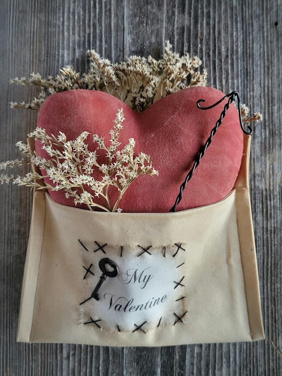 Primitive Valentines Day Decor