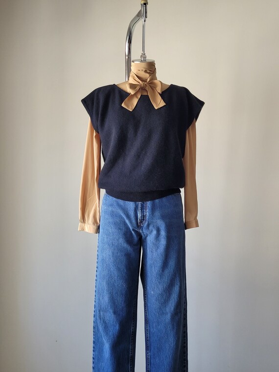 Black fuzzy 90s top - Gem