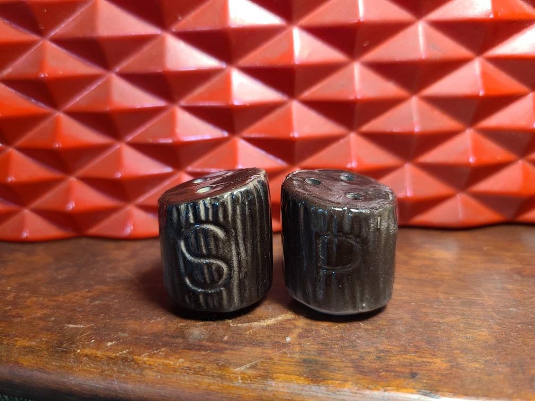 Vintage Tree Stump Shaped Ceramic Salt and Pepper Shaker Set Cabin ...