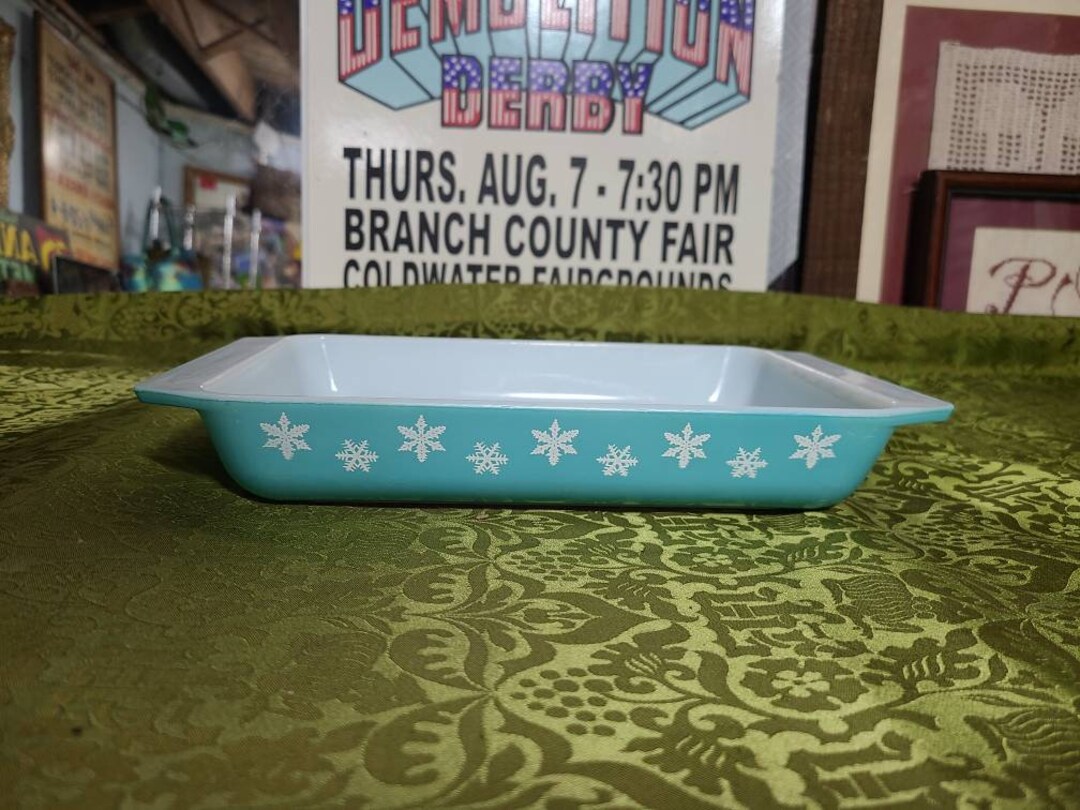 Vintage 1 1/4 Quart 1960's Turquoise Blue Snowflake Pattern Space Saver ...