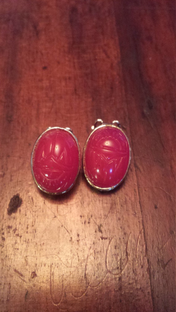 Vintage Ladies 1950's Carved Red Scarab Clip-On Earri… - Gem