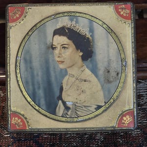 Vintage Her Majesty Queen Elizabeth II Photo Souvenir English Square ...
