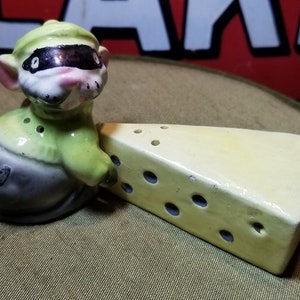 Vintage Retro Cottage Style Mouse Burglar Stealing Cheese NOS Salt ...