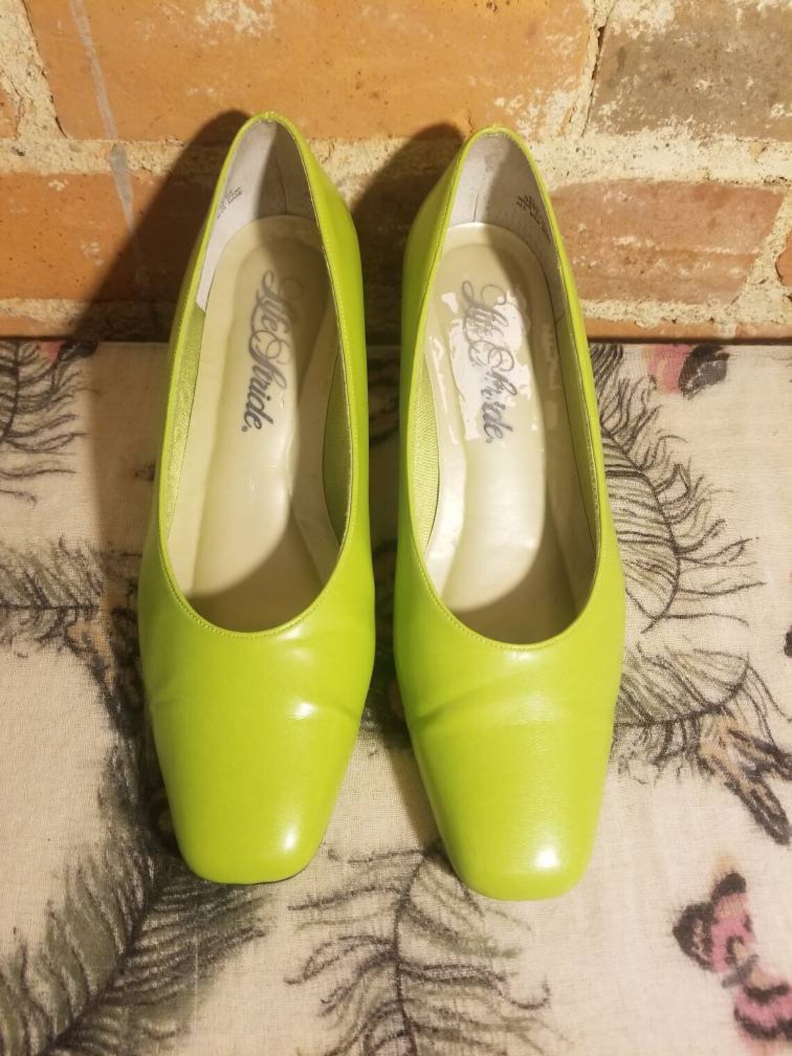 NEON GREEN HEELS // 80s Life Stride Pumps Size 8.5 Easter | Etsy