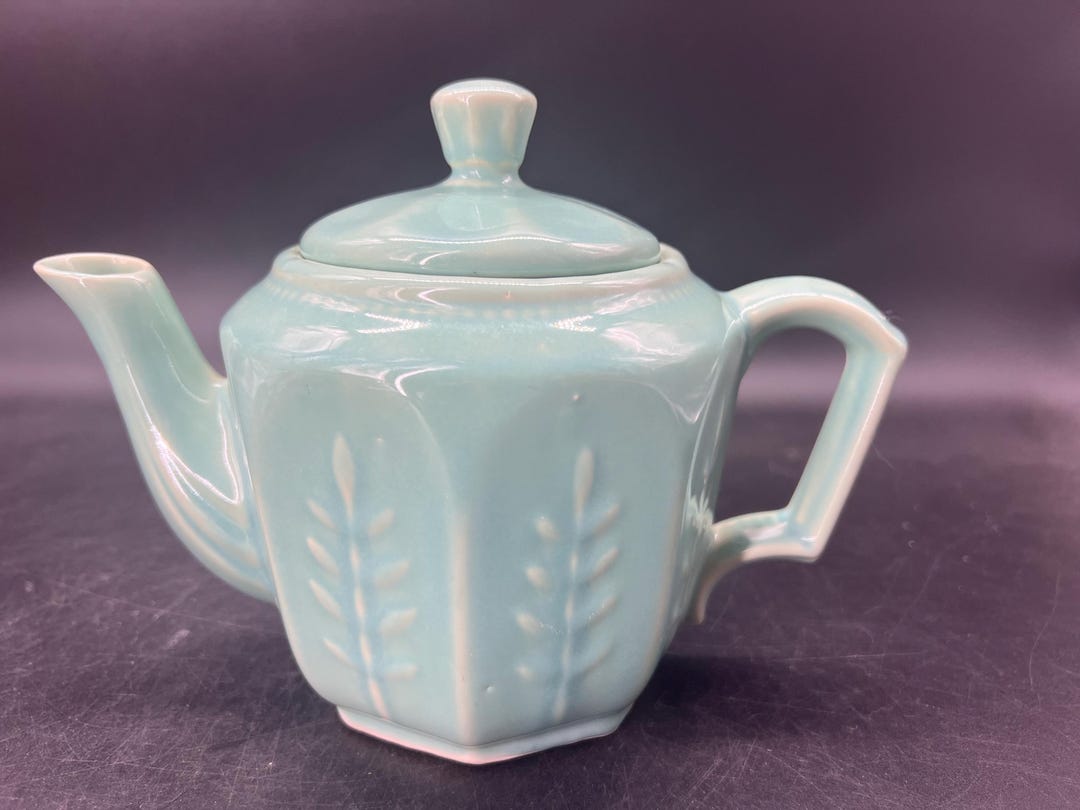 Shawnee Fern Leaf Pattern Teapot Mint Green Celadon Vintage Tiny Chip ...