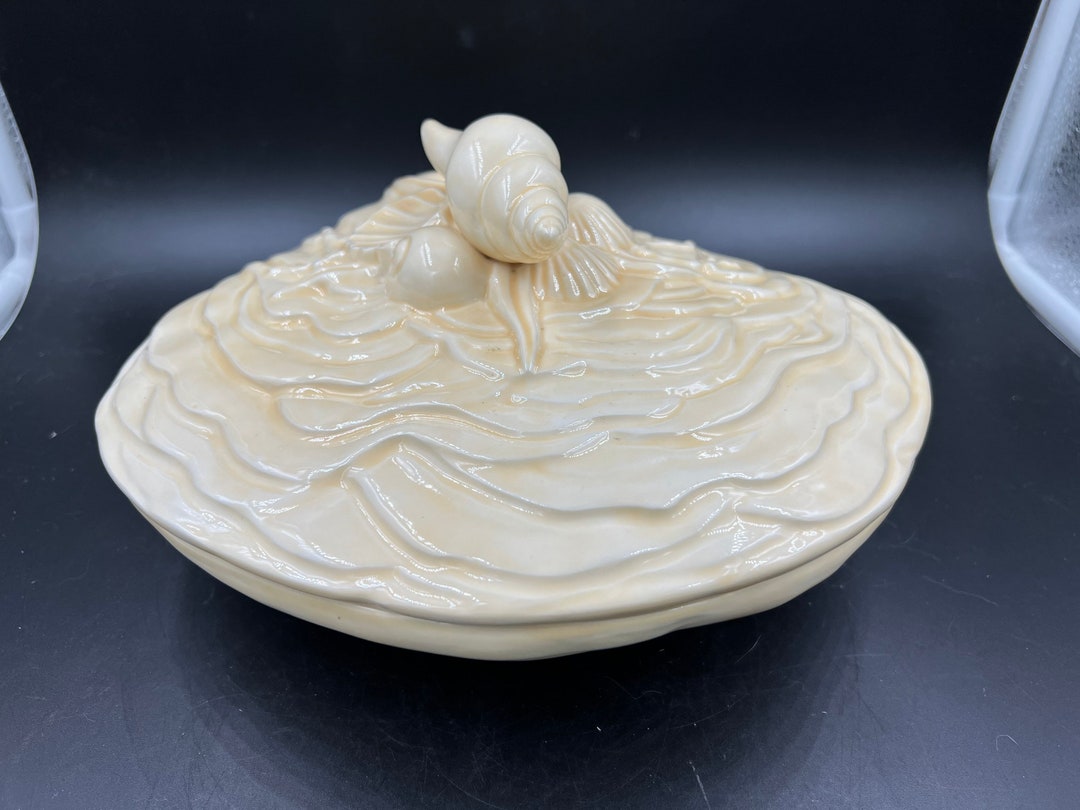 Clamshell Bowl Covered Candy Dish Large W/lid Dimensional Shell Finial ...