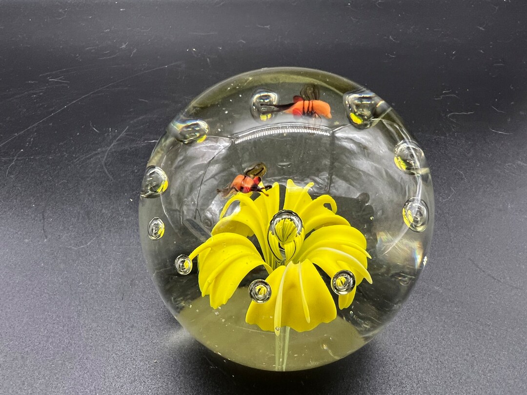 Yellow Daisy Art Glass Paperweight With Bees & Bubbles - Etsy