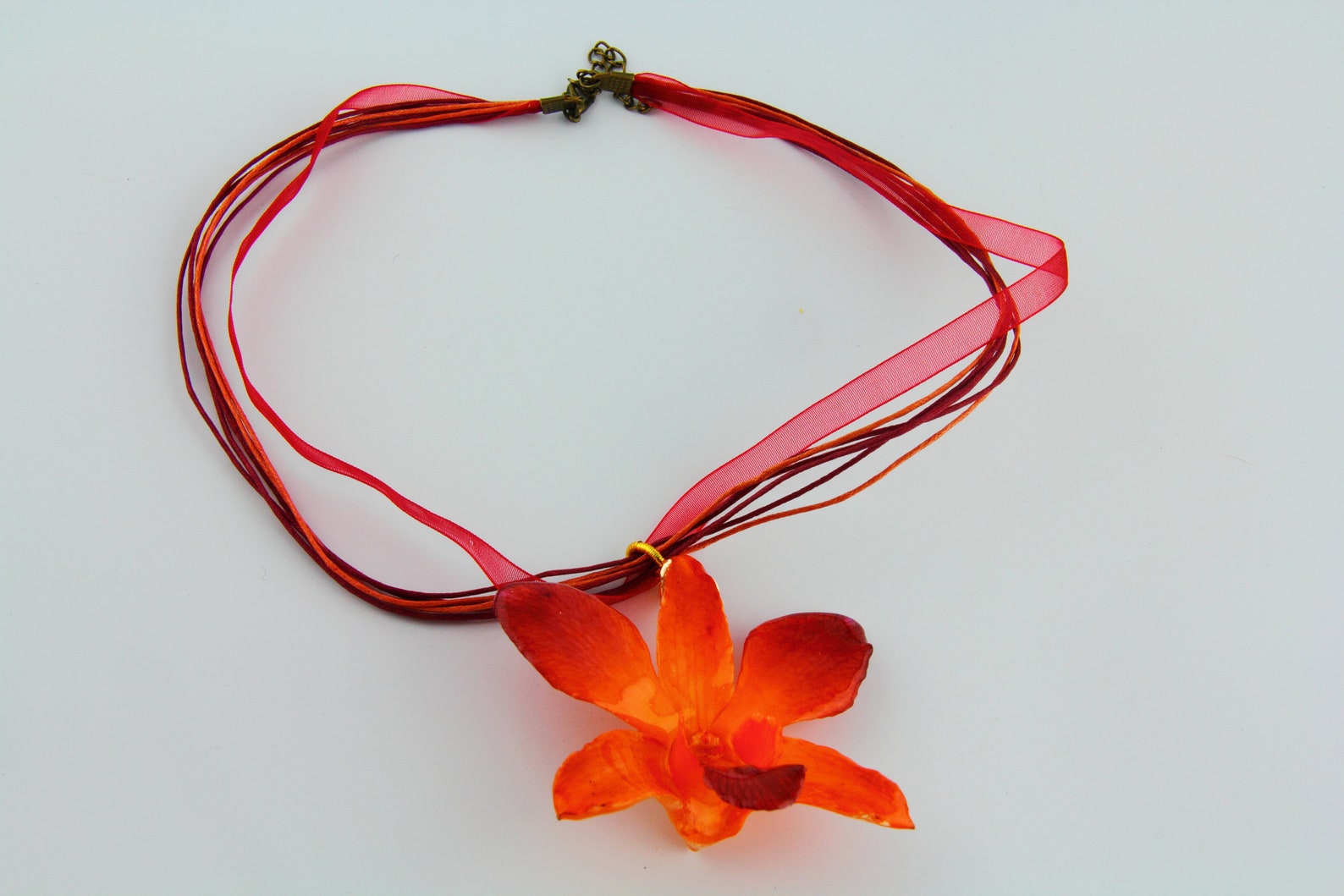 Flor de orquídea Cataleya conservada en resina con collar de 17 ...