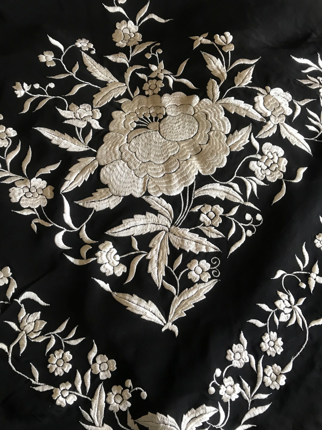 Vintage Embroidered Silk Stole Shawl Scarf Hand Knotted Silk Fringe ...