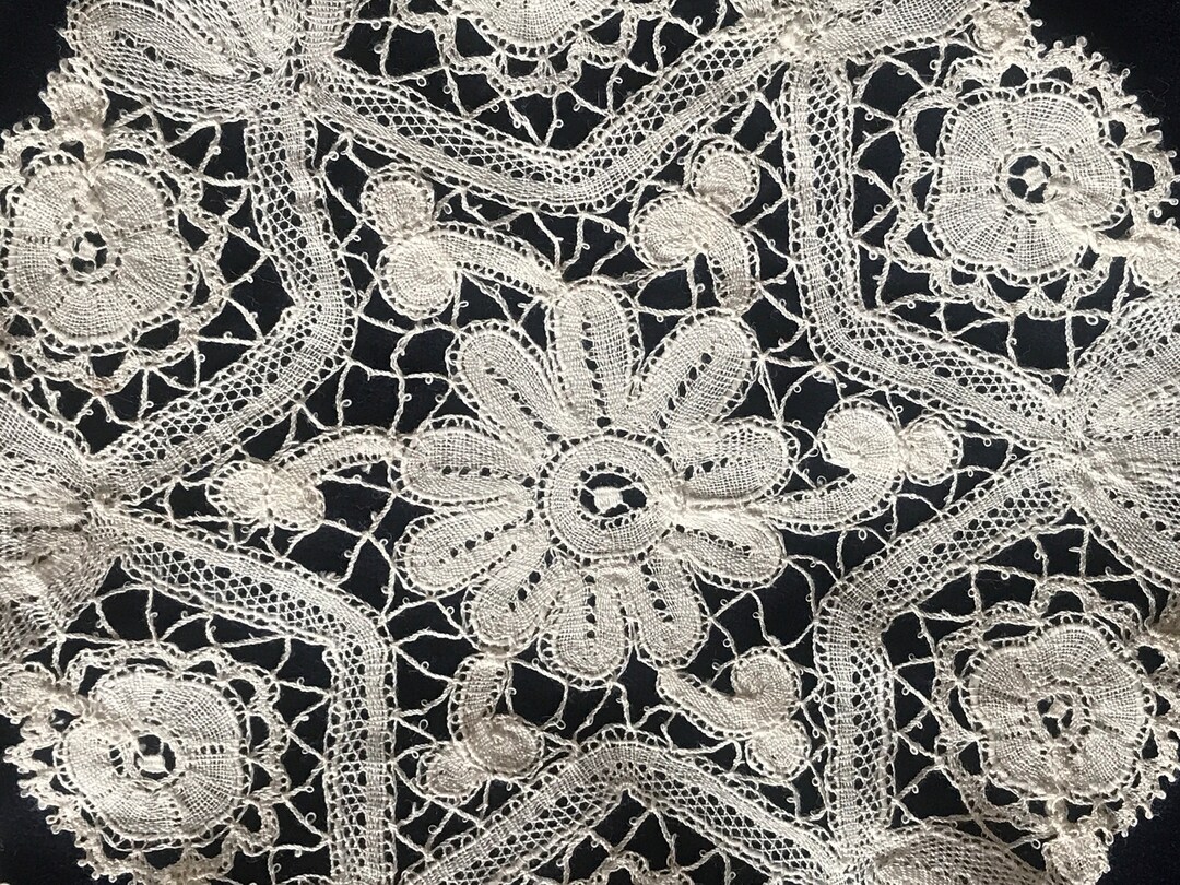 Vintage Bobbin Lace Set Table Mats 6 Doily Hand Worked Lovely Cream ...