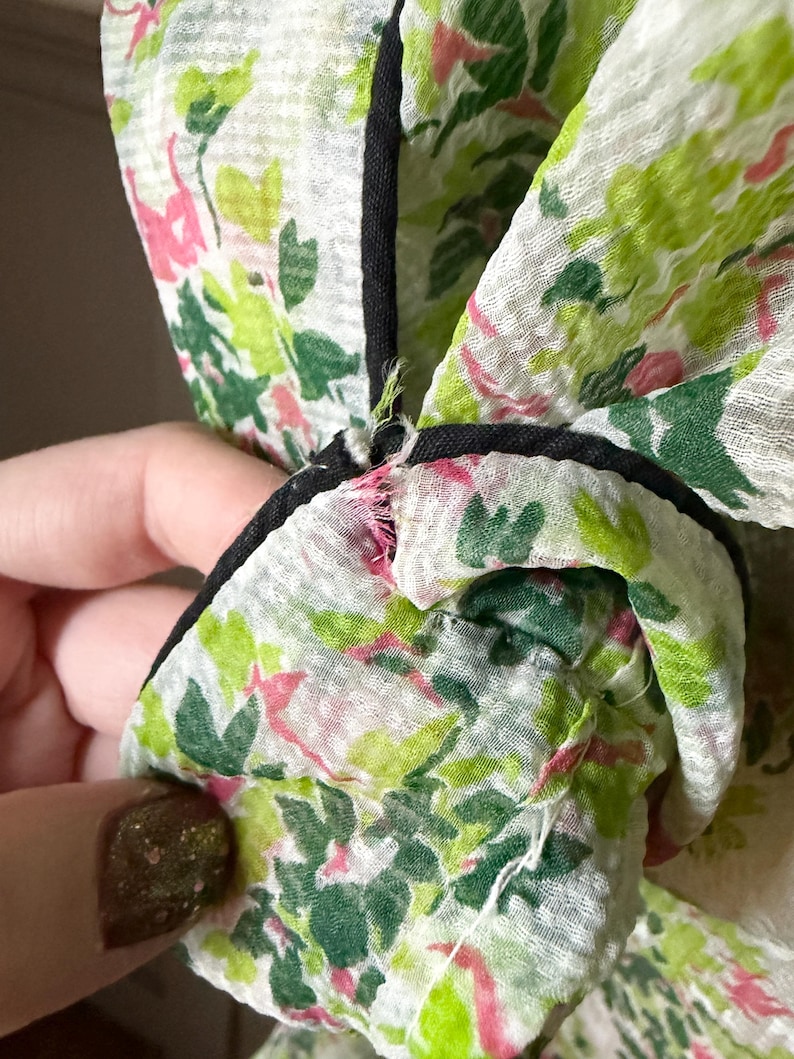 Bouquet of Spring 1950s Short Sleeve Sheer White/green/pink Floral ...