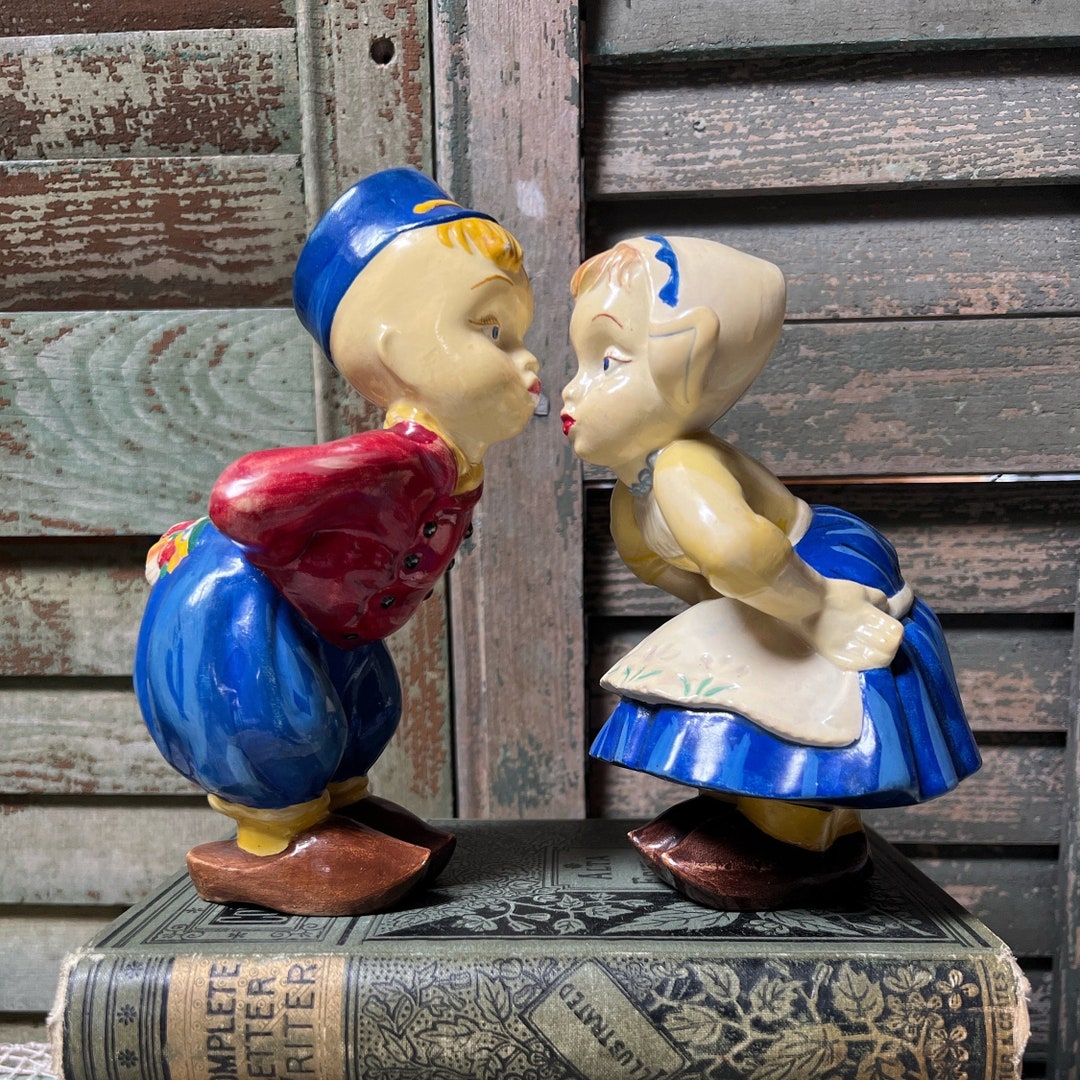 Kissing Dutch Girl and Boy Figurines Vintage Kitschy - Etsy