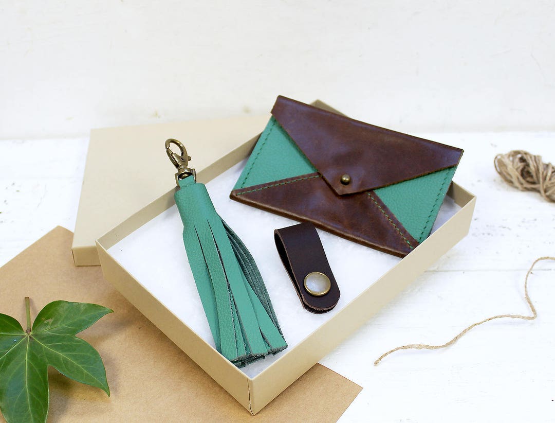 Leather Purse Gift Set: Envelope Purse, Tassel Key Ring & Cable Tidy ...