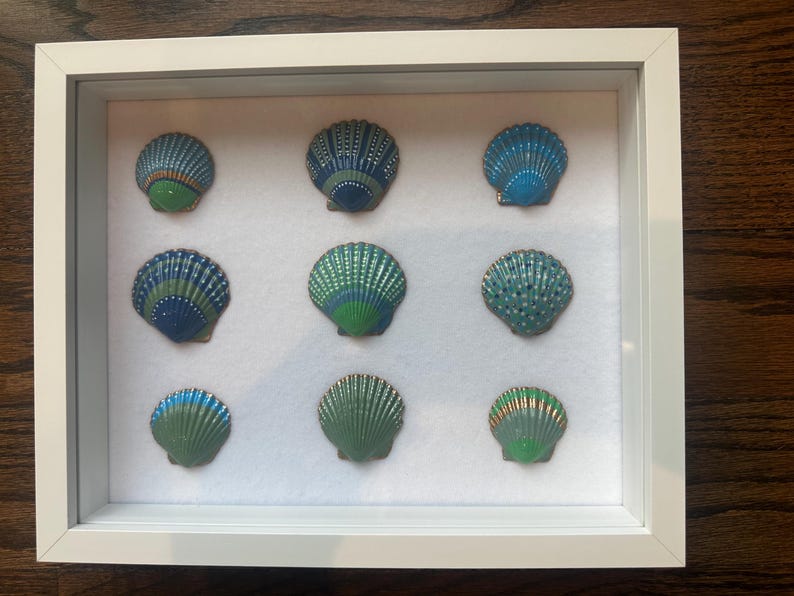 Hand Painted Scallops, Found Shells, Coastal Decor, Hamptons Beach Art ...
