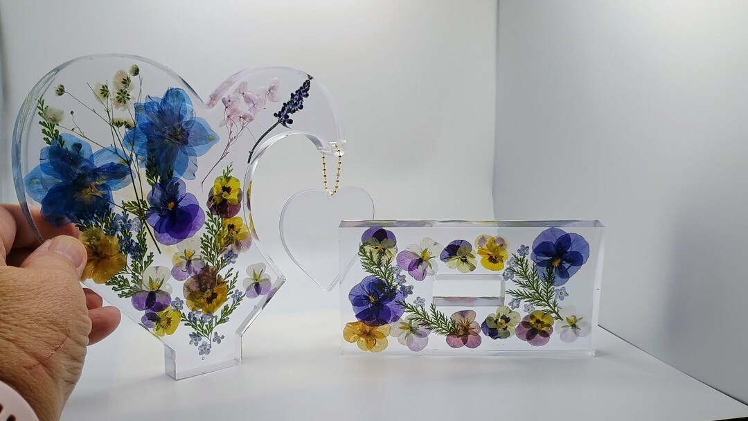 Pressed Flower Resin Heart Photo Holder - Etsy