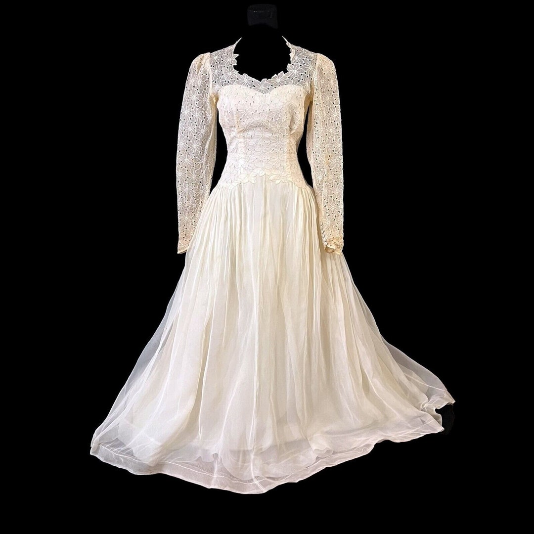Wedding Dress Bridal off White Vintage Hand Made Button Back Eyelet ...