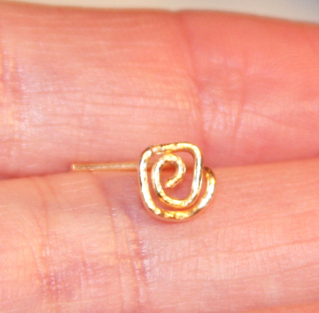 Poppy Flower Nose Stud Poppy Tragus Cartilage Stud Tiny Gold - Etsy