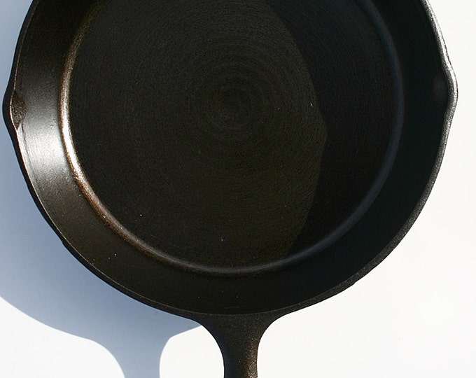 Vintage Unmarked Lodge No 8 Large 10 3/4 Cast Iron Three Notch Skillet ... Vintage Unmarked Lodge No 8 Large 10 3/4 Cast Iron Three Notch Skillet ...