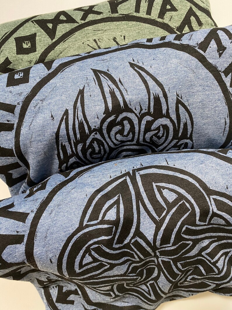 Bear Claw, Elder Futhark Rune Circle, HAND PRINTED T-SHIRT - Etsy