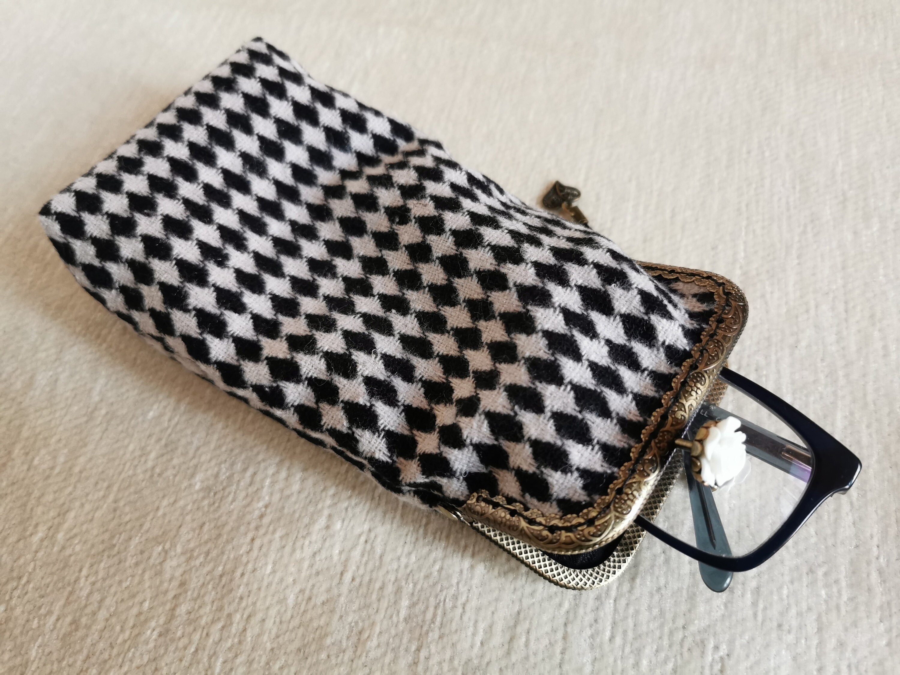Eyeglass Case, Sunglass Case, Vintage Style Glasses Case, Kiss Clasp ...