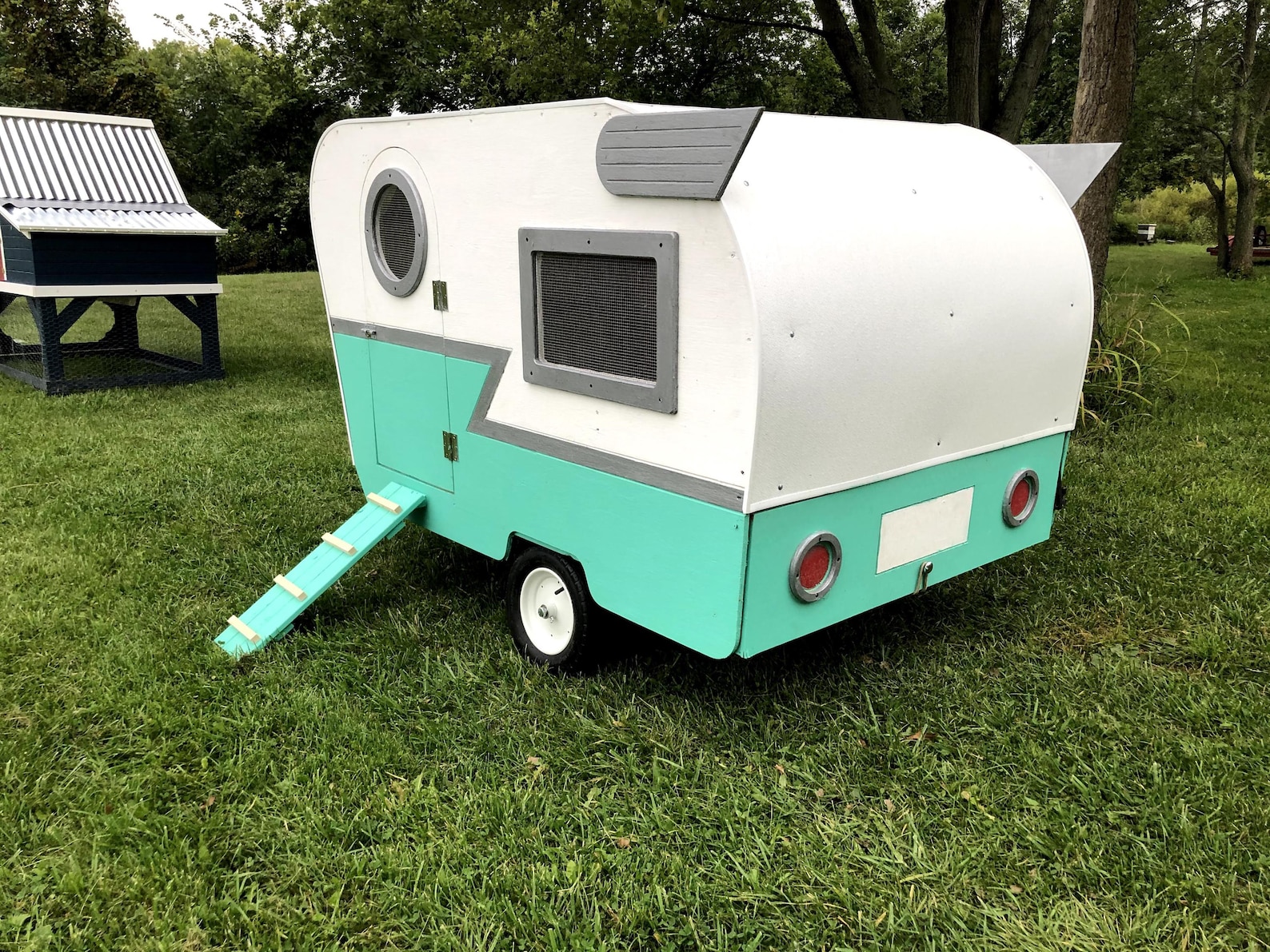 Camper Chicken Coop | Mobile 1950s-style, Kritter Kribs - Etsy