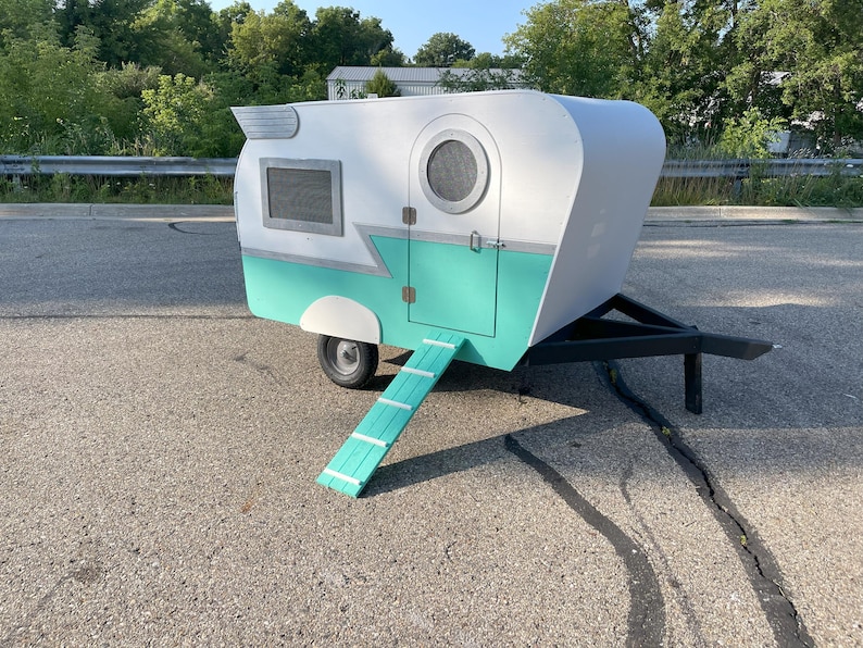 Camper Chicken Coop | Mobile 1950s-style, Kritter Kribs - Etsy